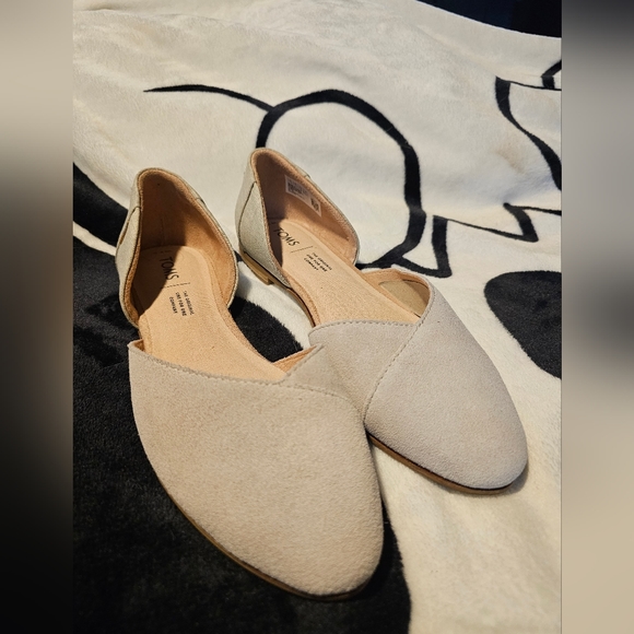 Toms | Shoes | Like New Pair Of Toms Beige Dorsay Mixed Material Flats ...